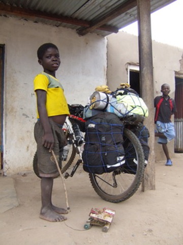 Luanda-Maputo by Bicycle: Angola-Últimos Dias II (Lucusse – Luvei)
